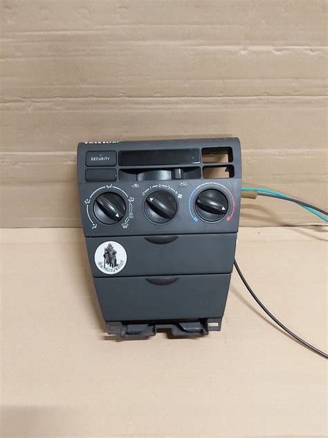 Toyota Corolla E12 Panel Nawiewu Schowek Klapka 11719693804