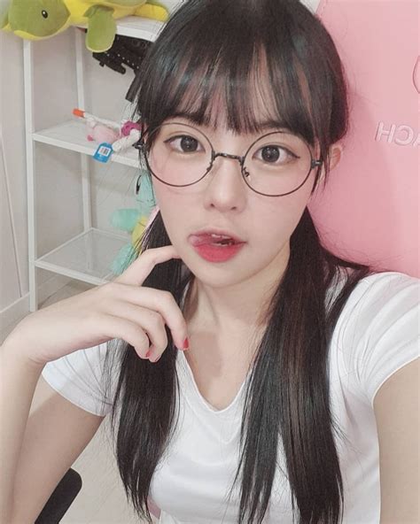 Bị hack camera nhà riêng chứa cảnh nhạy cảm nữ streamer hoảng loạn khi