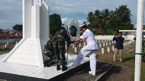 Lantamal VIII Manado Ziarah Dan Tabur Bunga Di Taman Makam Pahlawan Amurang