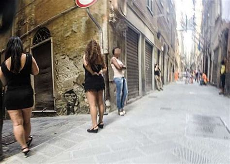 Genova Prostitute Tra I Vicoli Dago Fotogallery
