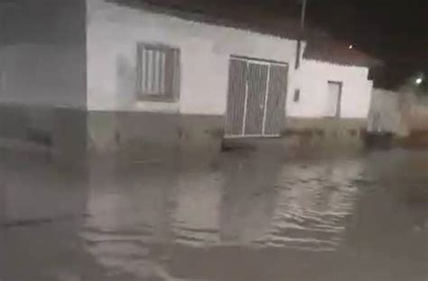 Chuva Derruba Obra Ruim Em Esperantina E Alaga Casas De Moradores