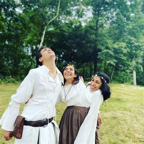 Video Conjoined Twin Reveals How She Met Her Boyfriend Hype Malaysia