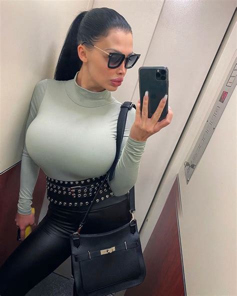Aletta Ocean R Busty Hide