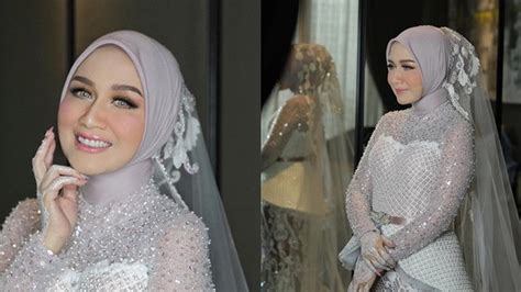 6 Potret Detail Busana Dan Makeup Dine Mutiara Istri Sahrul Gunawan Di