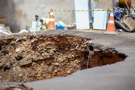 Asfalto Cede E Abre Cratera Em Avenida Da Zona Sul De Teresina Barra