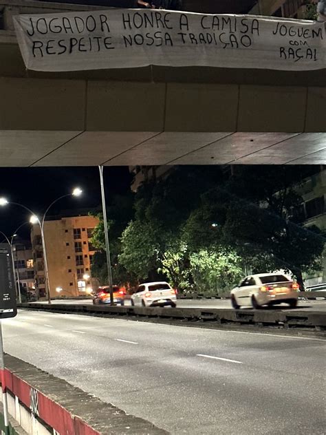 Torcedores Do Fluminense Colam Cartazes Nos Muros Das Laranjeiras Em