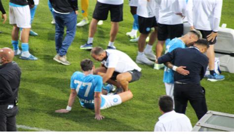 Napoli Il Report Dell Allenamento Si Ferma Kvaratskhelia Out Col
