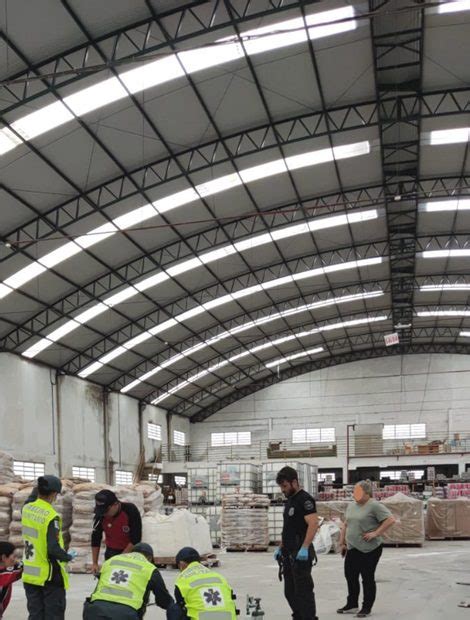 Jovem morre após cair de telhado de empresa em Içara