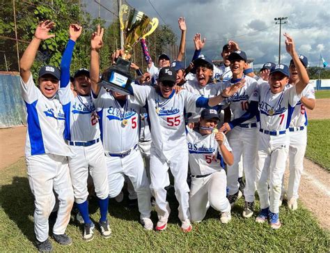 El Salvador se proclama campeón de copa de béisbol en Guatemala