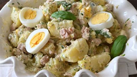 Salade de pommes de terre au thon et à la mayonnaise un repas complet