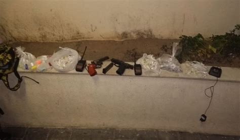 Dois Homens Morrem Em Troca De Tiros A Pm Na Zona Oeste Do Rio