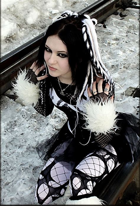 Pin på Goth Punk Girls