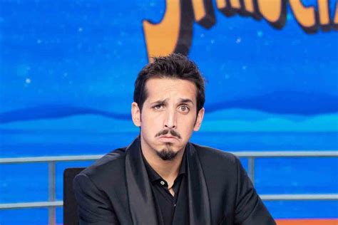Chi è Roberto Lipari conduttore di Striscia la Notizia la biografia