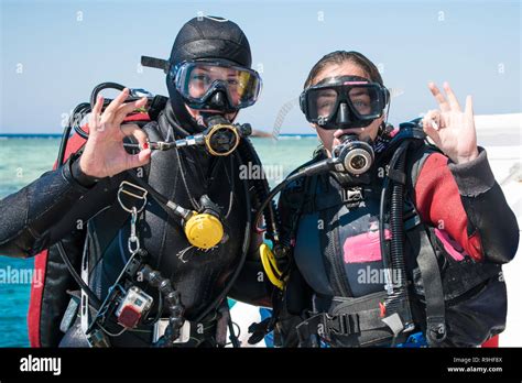 Asian Japan Girl Wetsuit Prepare Scuba Telegraph