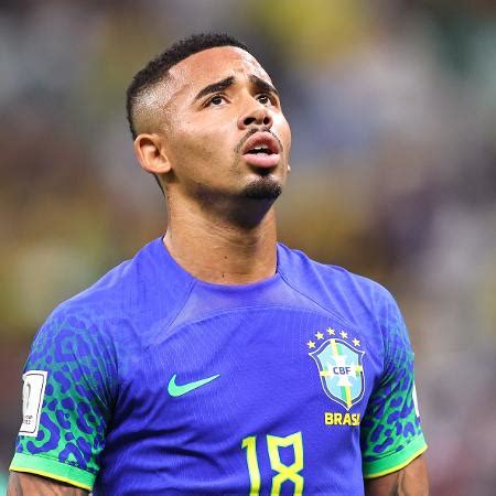 Gabriel Jesus diz que chorou muito por lesão na Copa do Mundo