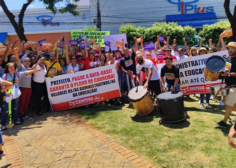 Administrativos da educação municipal vão completar um mês de greve