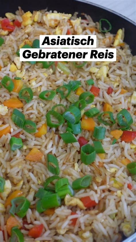 Gebratener Reis asiatisch mit Ei und Gemüse vegetarisches Rezept