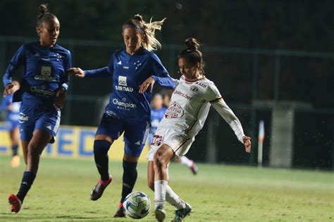 Cruzeiro adia confirmação de vaga inédita às quartas do Brasileiro