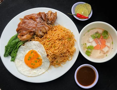 Quán Nghệ Cơm Gà Phùng Văn Cung Phú Nhuận