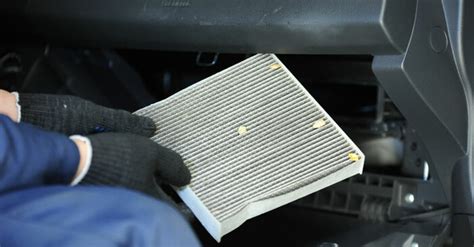 Pollenszűrő csere SUZUKI SX4 EY GY gépkocsin Útmutató