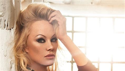 Pamela Anderson Says It S Emotional For Her To Watch Her Life Story