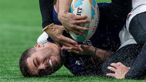 Rugby Antoine Dupont D J Adopt Et Les Bleus En Bronze Lors Du
