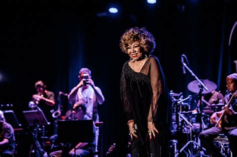 Alcione se apresenta pela primeira vez no Música em Trancoso Alegria
