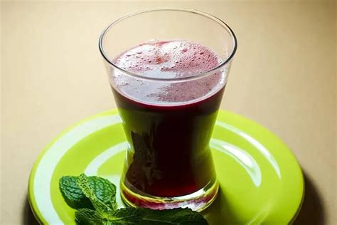 Como fazer Suco Detox de Maçã Beterraba Limão Hortelã Capim Limão e