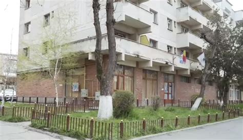 Situație uluitoare în Satu Mare Sute de copii ai unei școli învață