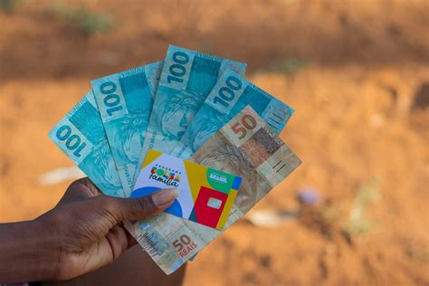 O dinheiro já está pingando Saiba que horas o Bolsa Família cai HOJE