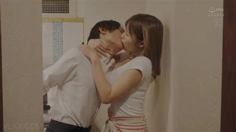 Phim Sex Chán ngấy chồng quá kém cỏi cô đồng nghiệp gạ làm tình cùng