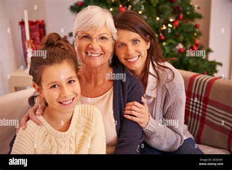 Familia Celebrando La Navidad Fotograf As E Im Genes De Alta Resoluci N
