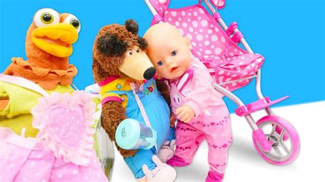 Baby Born oyuncak bebek için Koca Ayı bebek arabası alıyor Kız videosu