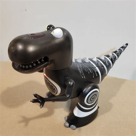 SHARPER IMAGE DX 2R8 Robotosaurus Dinosaur Extremely Dangerous Toy No