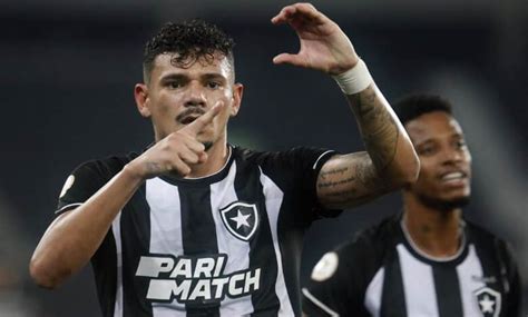 Botafogo recusa proposta milionária por Tiquinho Soares 365Scores