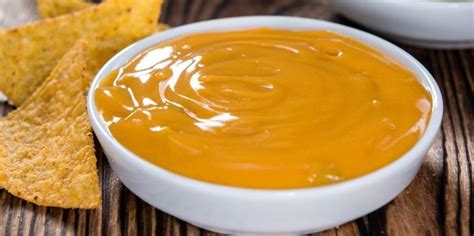 Receita Fácil e Rápida de Molho de Cheddar Cremoso imagens