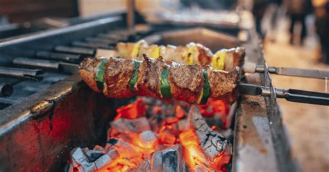 Saiba a quantidade de carvão ideal para o seu churrasco Carvão Matão