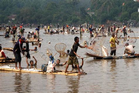 Ngubek Situ Tradisi Warga Bogor Sambut Ramadhan Republika Online