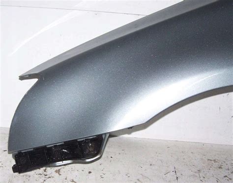 TOYOTA AVENSIS T25 LIFT BŁOTNIK LEWY SREBRNY Shrot pl