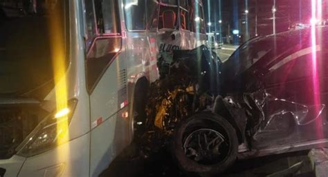 V Deo C Mera Flagra Acidente Entre Carro E Nibus Que Deixou Nove