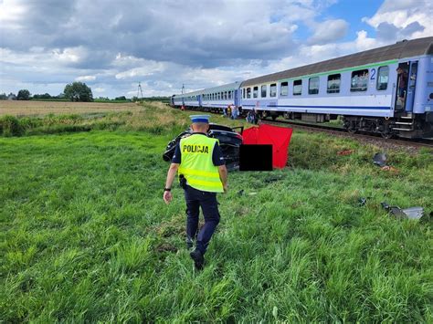 Tragiczny wypadek na przejeździe kolejowym Nie żyje kobieta