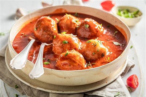 Boulettes de viande aux courgettes et à la sauce tomate Recette