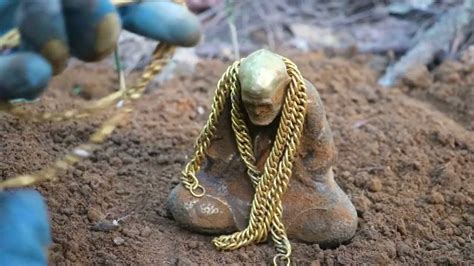 I Found A Golden Buddha Statue And Gold Ornaments While Hunting For