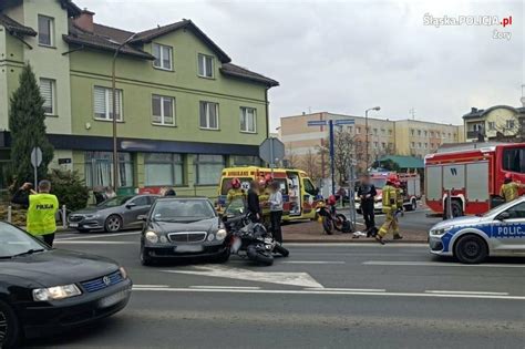 Wypadek w Żorach Piesi za nic mieli sygnały wydawane przez policjanta