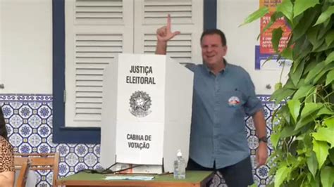 Vídeo Prefeito do Rio Eduardo Paes vota no segundo turno Eleições