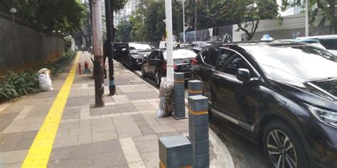 Melihat Parkir Liar Di Jalan Senopati Dan Suryo Yang Disoroti Kapolda