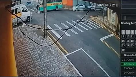 Câmeras de Segurança Flagram Mulher Atropelada por Ônibus na Manhã