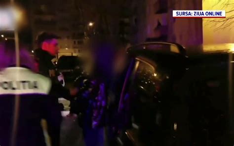 O fată de 16 ani aflată la volanul unui SUV urmărită de poliţişti pe