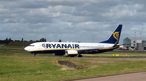 Ryanair Boeing 737 8AS EI EVB EI EVB Taxis Out To The Ru Flickr