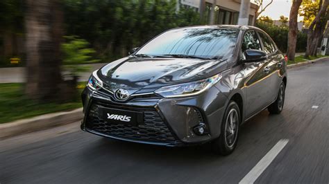 Toyota Yaris Sedan XLS 2023 preço PcD fotos equipamentos e mais